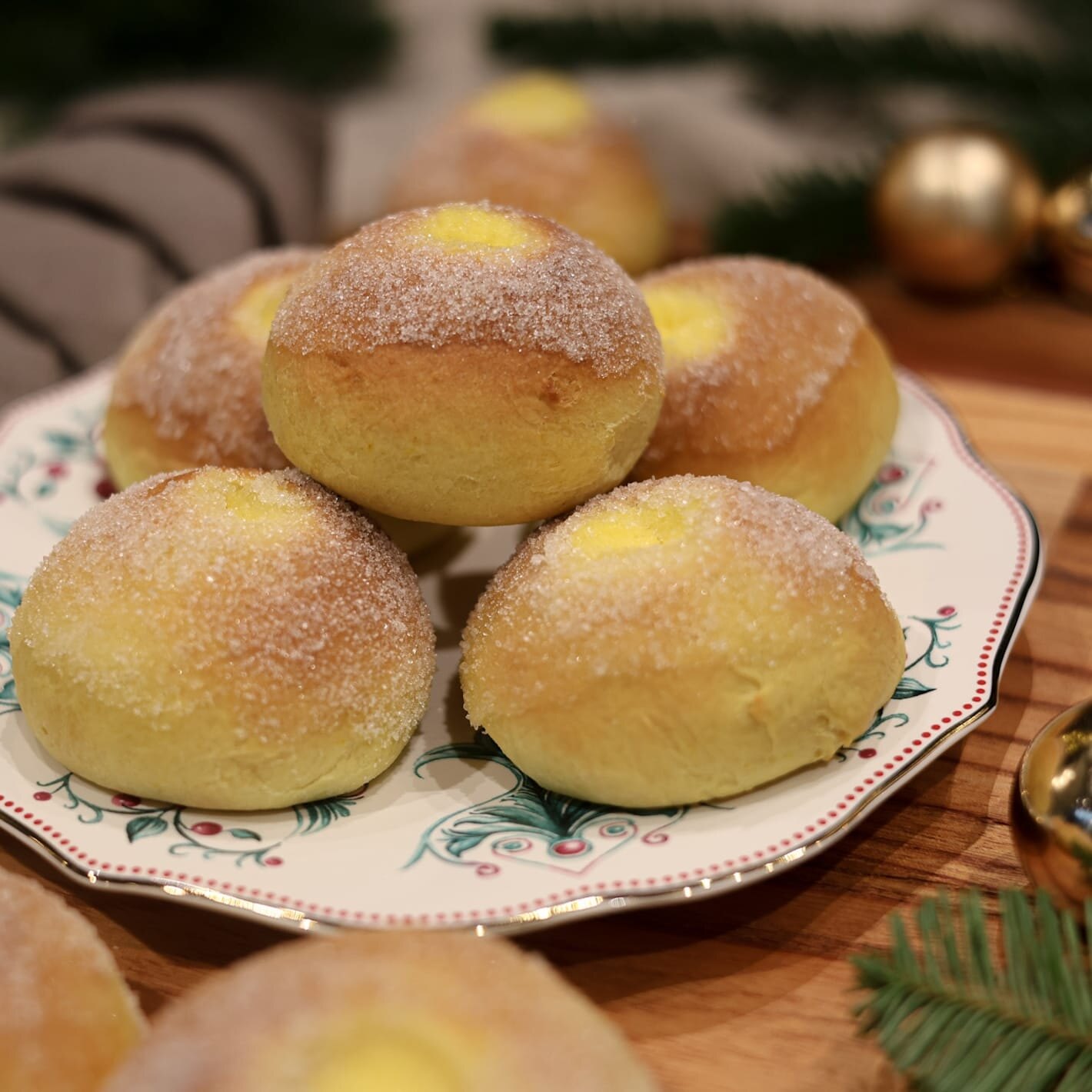 Lussekatter med vaniljefyll - Se oppskrift her - Tilbords